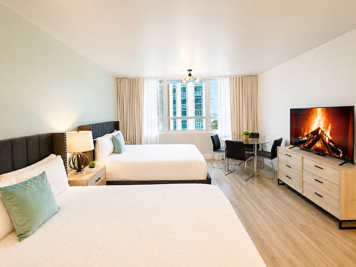 Bay View Studio| Pool+ Beach Access+ Valet Parking - Miami Beach, FL