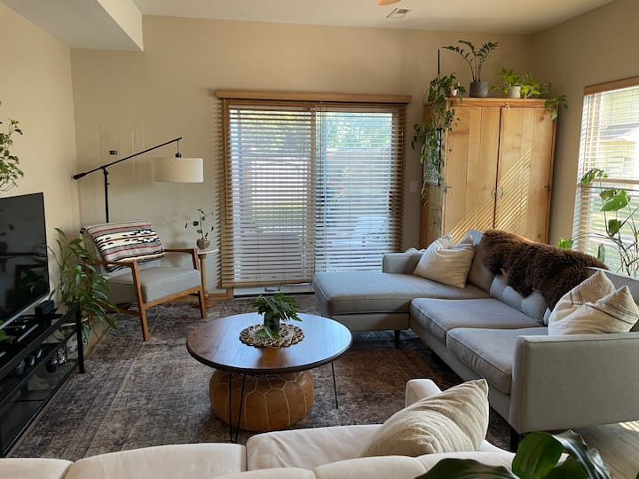 Magnolia Townhouse - Spring Hill, KS
