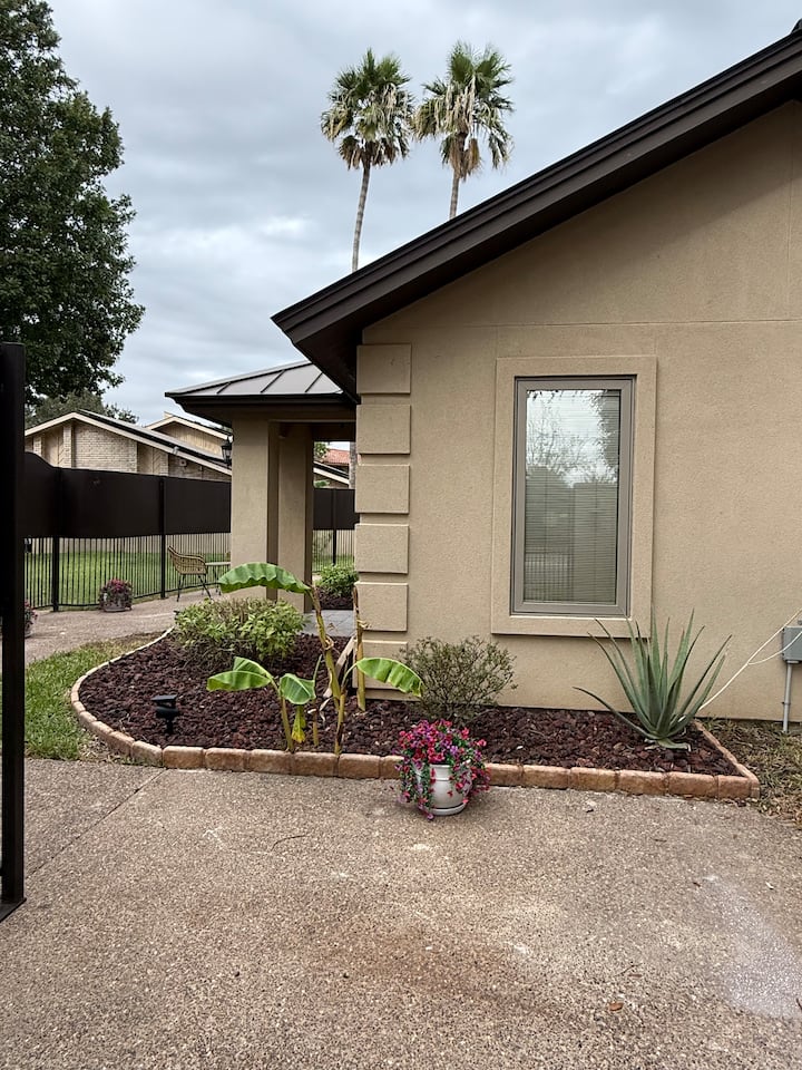 Cozy Laredo Retreat — Your Home On The Border - Laredo, TX
