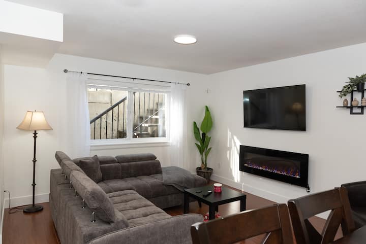 Cozy Basement In Langley – Sleeps 6 - Langley