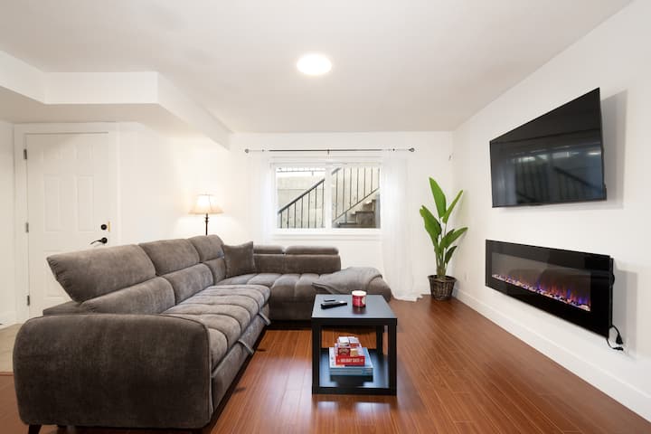 Cozy Basement In Langley – Sleeps 6 - Langley