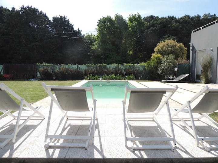 Gran Propiedad En Barrio Las Lomas - Miramar