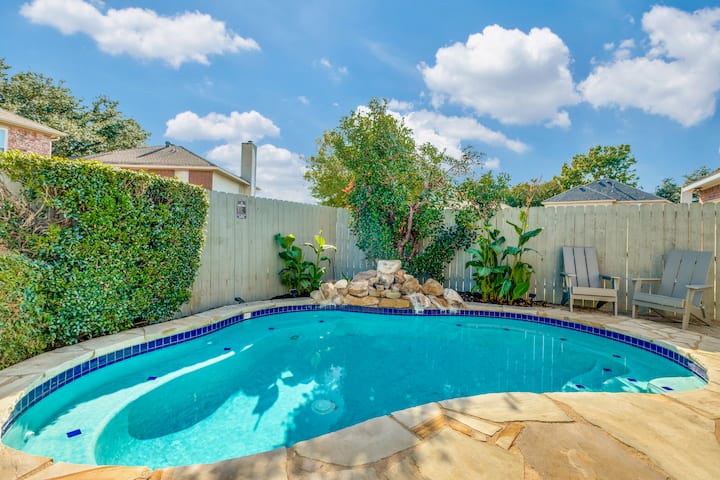 Jurassic Splash Retreat- Heated Pool, Game Room! - Frisco