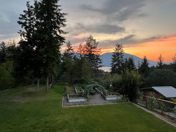 Mountain View Garden Suite - Salmon Arm