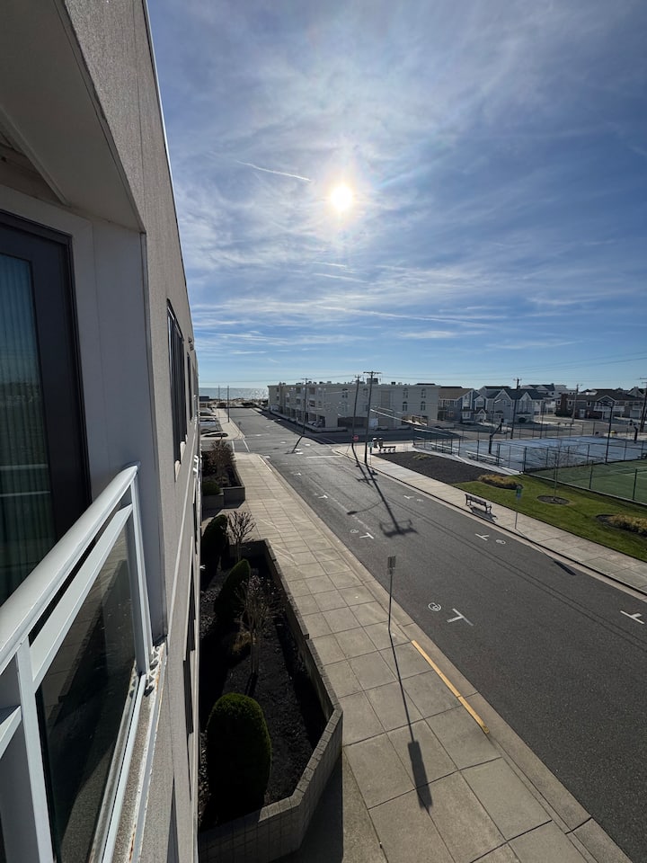 Stone Harbor 3 Bedroom Beach Condo On Top Floor! - Stone Harbor, NJ