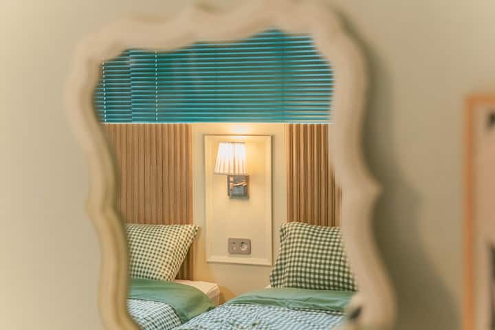 [리뉴얼 Dc] New 홍대/신촌/더블역세권/6인이용/인테리어리뉴얼/최고의인프라 - Seoul