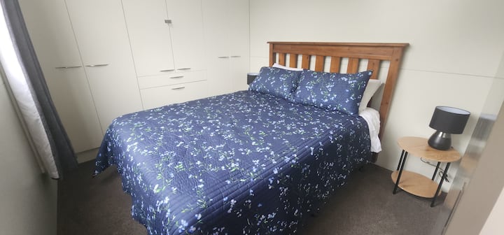 Misty Valley Hilltop Farmstay - Off Grid Retreat - Otorohanga