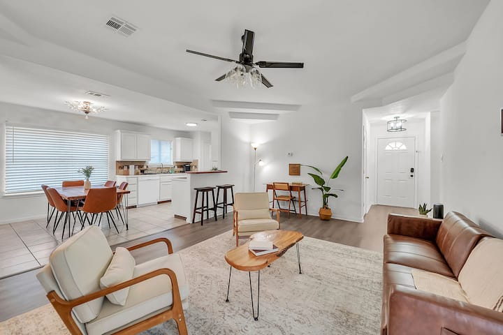 Modern Comfort Haven Hot Tub Fire Pit Pet-friendly - Copperas Cove, TX