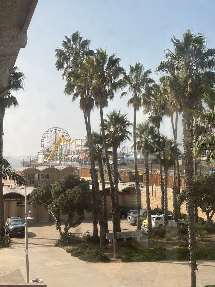 Santa Monica Beach Studio Unit 0-15) - Santa Monica, CA