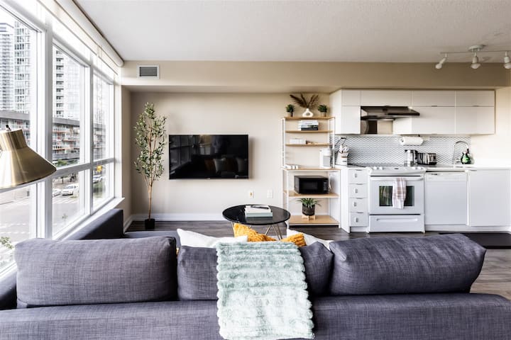 Luxe I Central I Modern I 5 Beds 2 Baths - Toronto