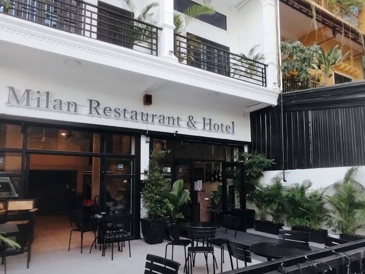 Comfy Stay At Happy's Hotel - Phnom Penh