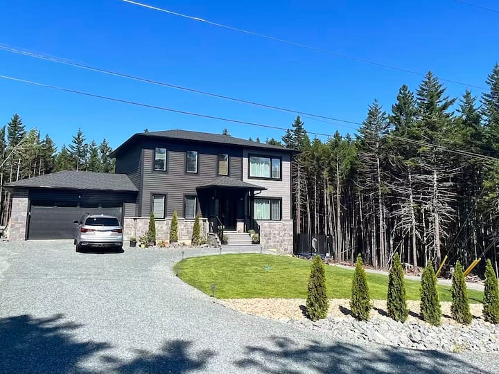 Enjoy Nature, Comfortable 3 Bedroom Forest House - Bedford, QC