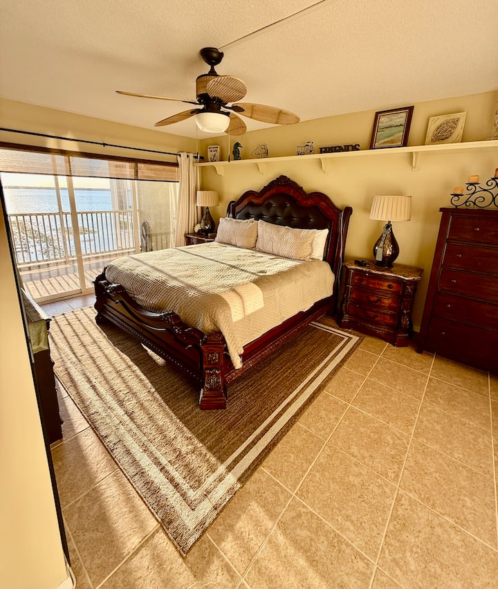 Charming Condo On The Lake - Sebring, FL