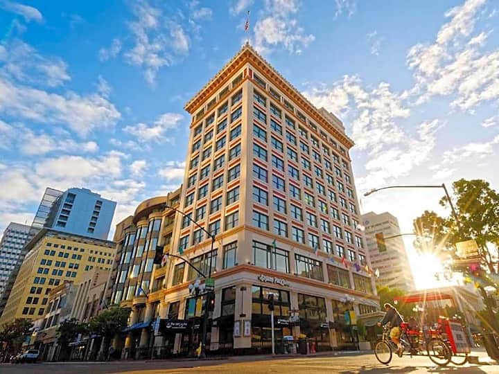 Machronicles Properties At Gaslamp Plaza Suites - San Diego, CA