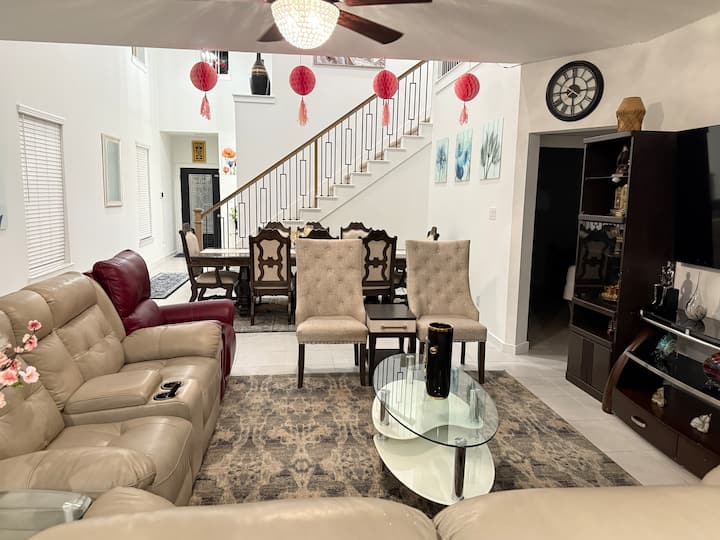 Spacious Large 5br · 3ba Getaway | Ideal For Group - Houston, TX