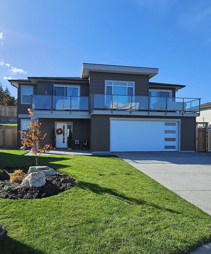 Elegant Two Bedroom Suite - Campbell River