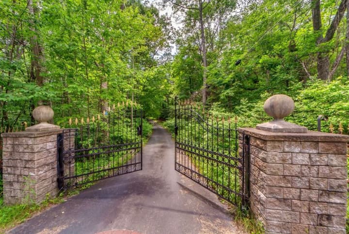 Magical Private Brookside Forest Retreat - Rock Hill, NY