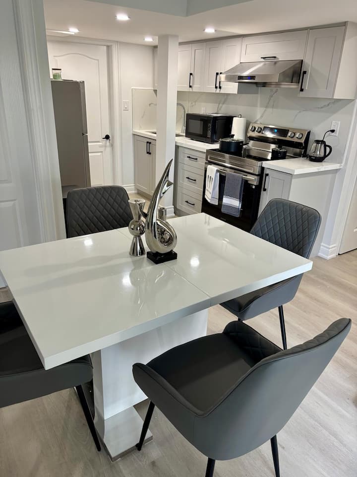 Bright 1-br Walk-out Suite | Private & Workspace - Ajax