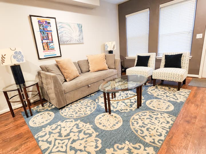 Charming Retreat On Bardstown- Walkable To All! - Louisville, KY