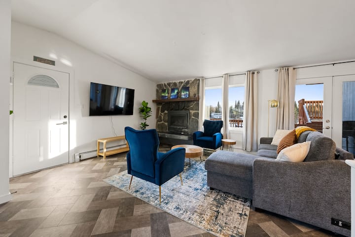 New Aurora River Retreat | Modern 5br Sauna Escape - Fairbanks, AK