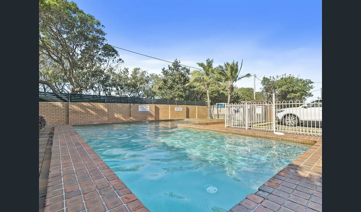 Steps To The Shore – Bright & Breezy Woorim Stay - Bribie Island