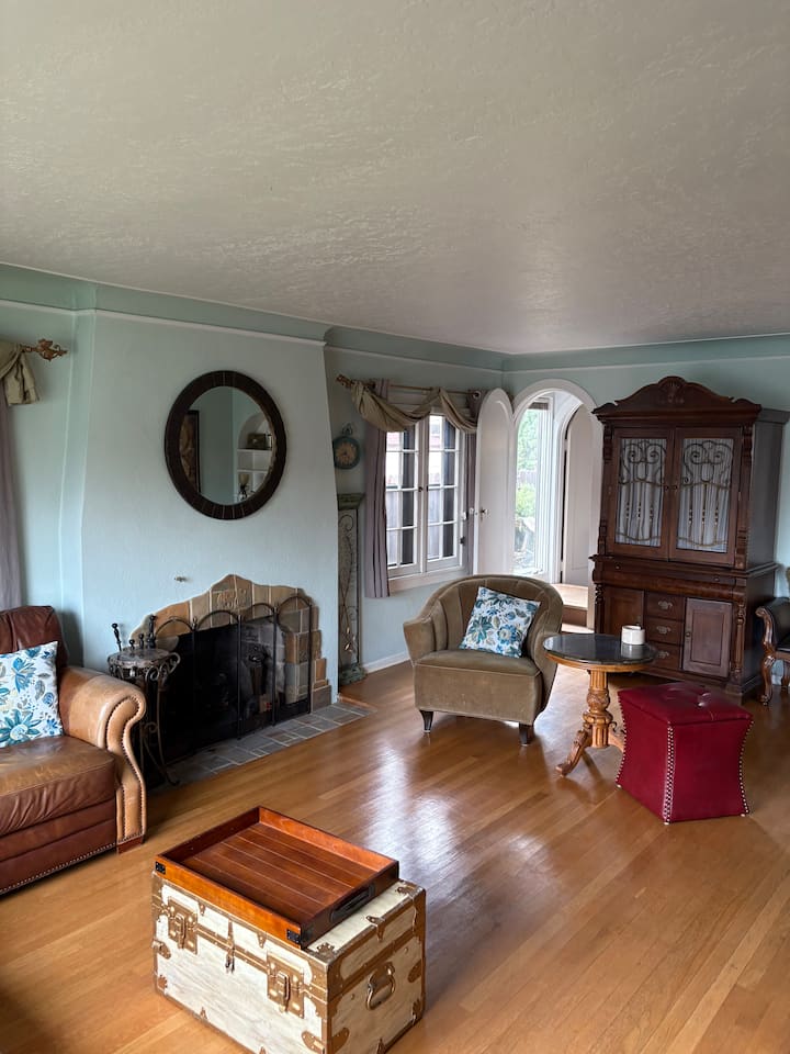 Historical Tudor House On Summitview Avenue - Yakima, WA