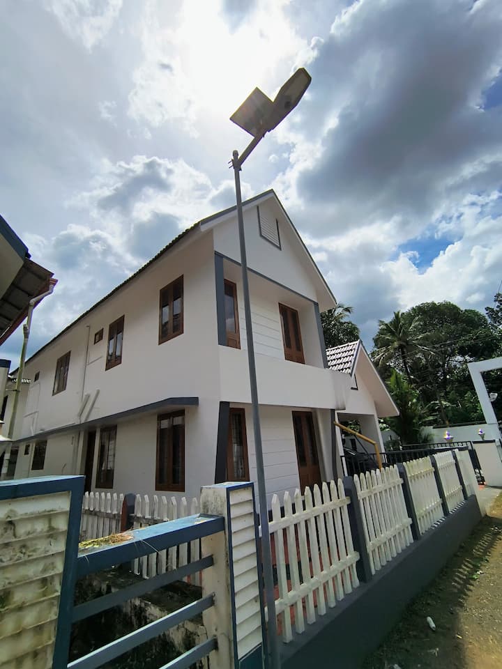 It's A Villa Clean And Neat Area With Peaceful - Chengannur
