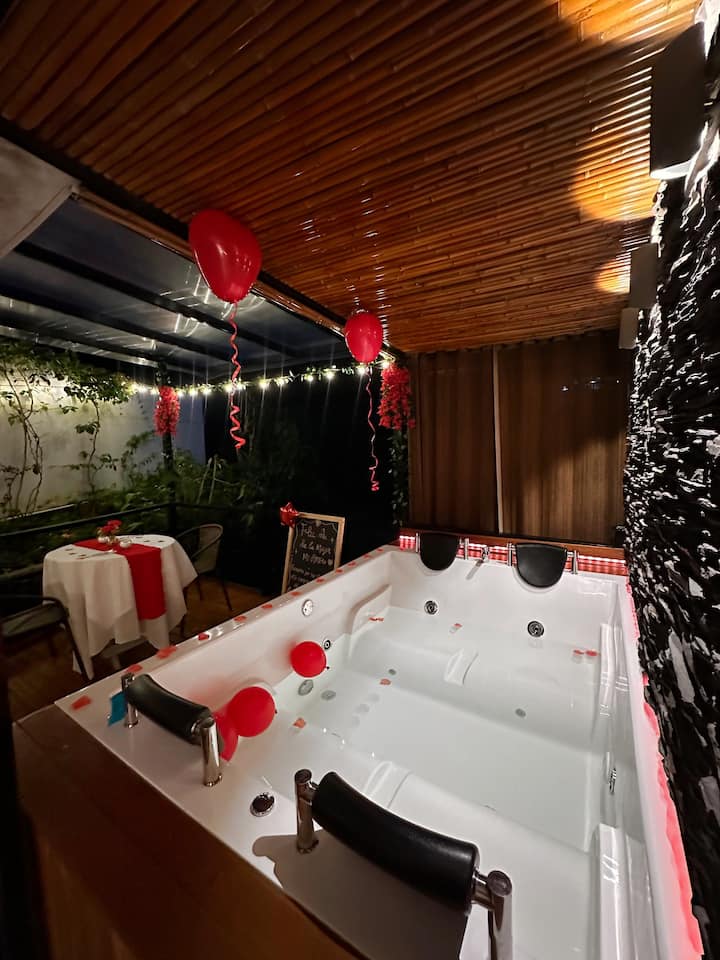 Private Jacuzzi + Breakfast | Romantic Getaway - Meta