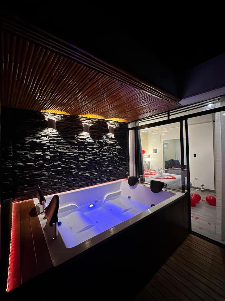 Romantic Getaway · Hot Tub - La Mesa