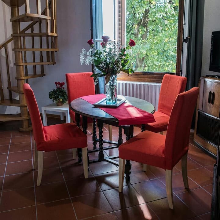 Wonderful And Centrally Located In Historic Build - Florenz