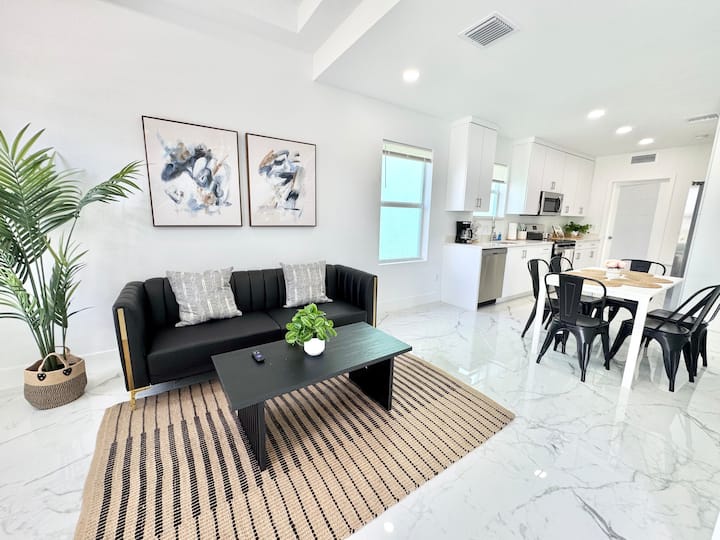 Luxury & Modern Townhouse In Boynton Beach - Boynton Beach, FL