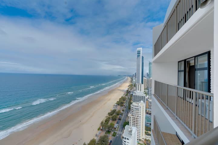 Stunning 2br Sub-penthouse W/ Panoramic Ocean View - Surfers Paradise