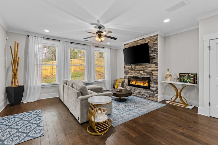 Modern Home Near Mercedes-benz & Downtown Atl - Atlanta, GA