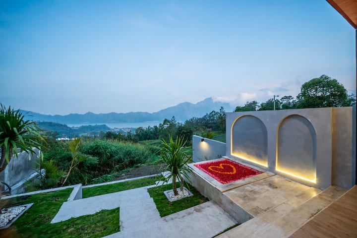 Private Jacuzzi & Volcano Sunrise View Villa - Kintamani