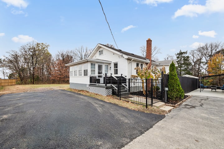 Large 3br Home Near Dulles W/parking Sleeps 8 - Clifton, VA