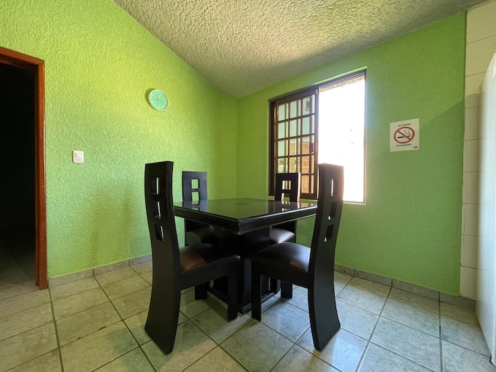 Casa Completa, 3 Habitaciones, Estacionamiento - Uruapan