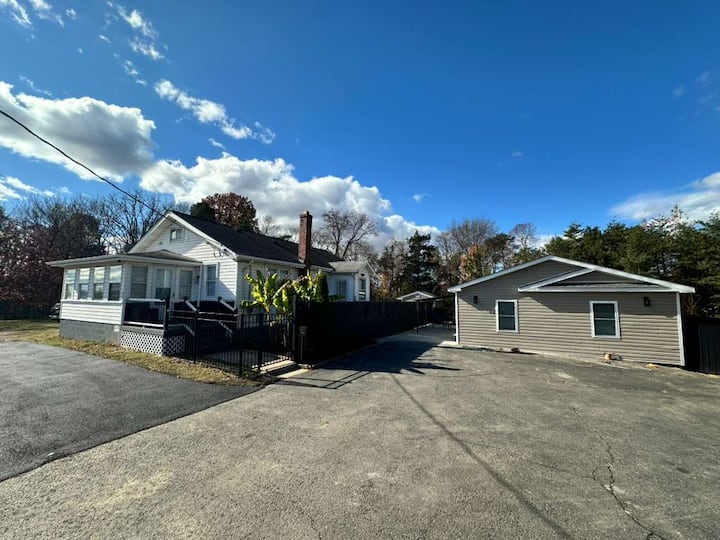 Two Homes 1 Price Near Dulles Sleeps 16 W/parking - Clifton, VA