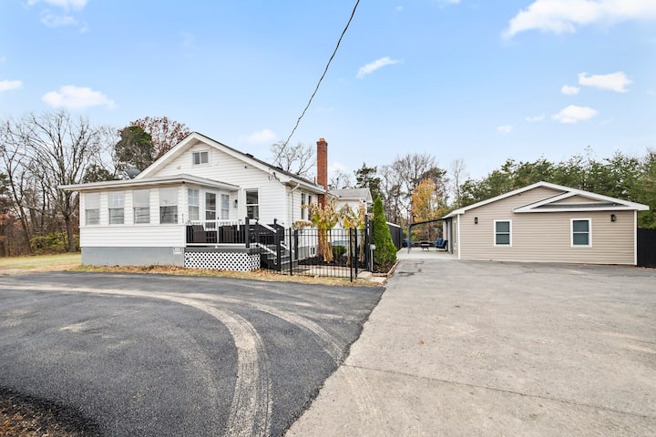 Two Homes 1 Price Near Dulles Sleeps 16 W/parking - Manassas, VA