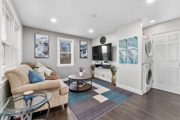 Two Dulles Homes 1 Price Sleeps 16 W/ev Parking - Manassas, VA