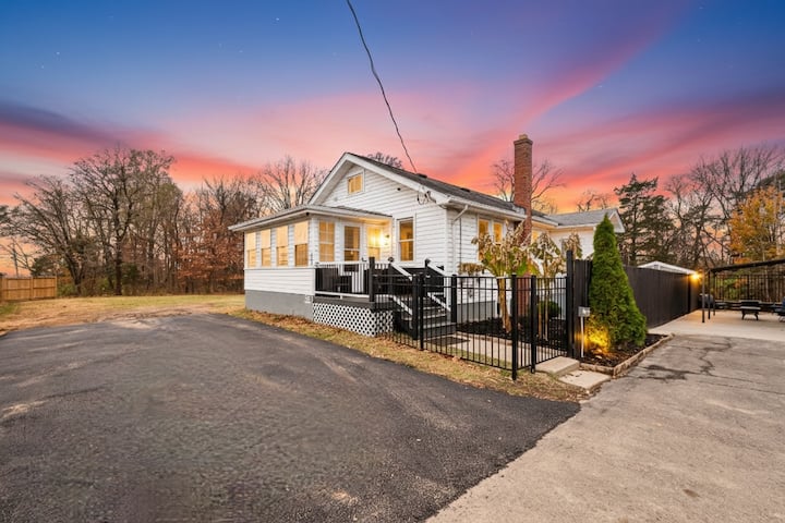 Two Dulles Homes 1 Price Sleeps 16 W/ev Parking - Clifton, VA