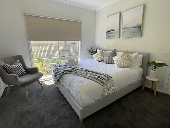 Modern Spacious Home Near Monash Uni & Hospital - Notting Hill