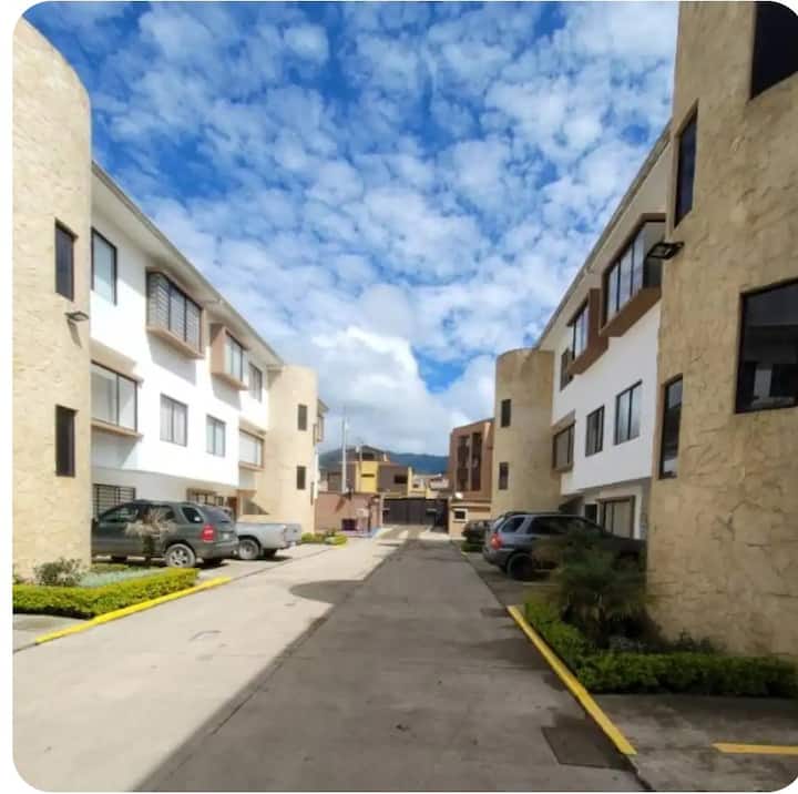 Hospedaje Para Grupos Grandes - Cuenca