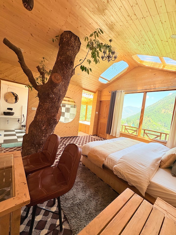 Whynothere_stays : Treehouse With Private Jacuzzi - Jibhi