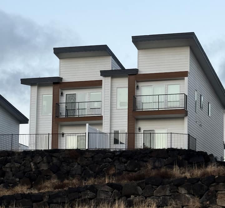 Cozy Little Space, Close To Everything! Hot Tub! - Richland, WA