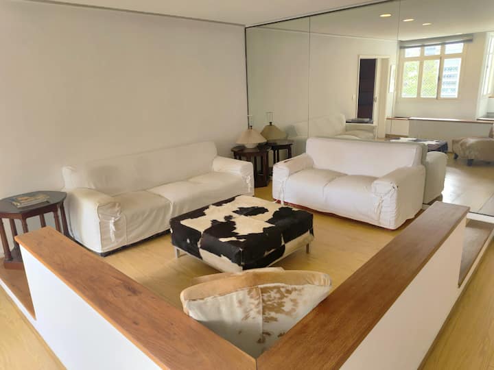 3 Quartos Com Bela Vista Em Amplo Apartamento - Glória