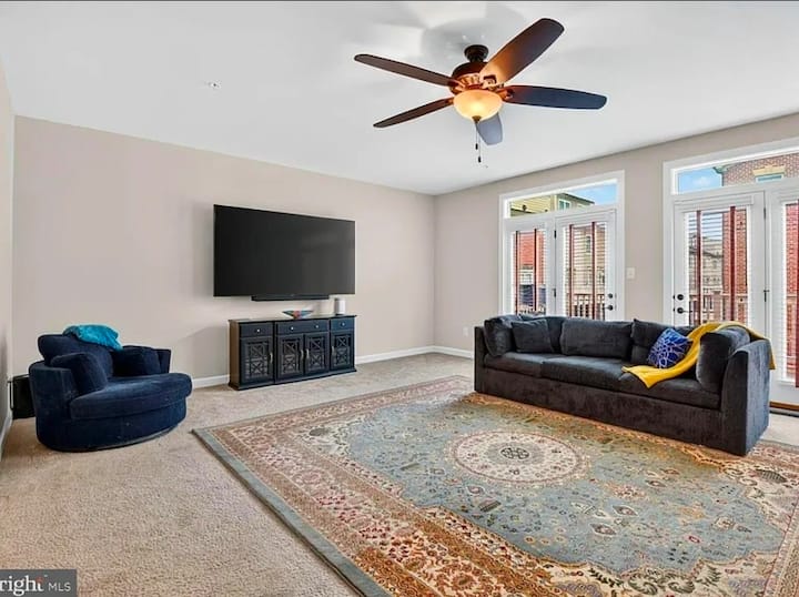 Luxury Townhouse In Suburban Dc - Gaithersburg, MD