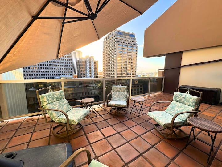 Condo In Heart Of Honolulu Perfect For Big Groups - Kaneohe, HI