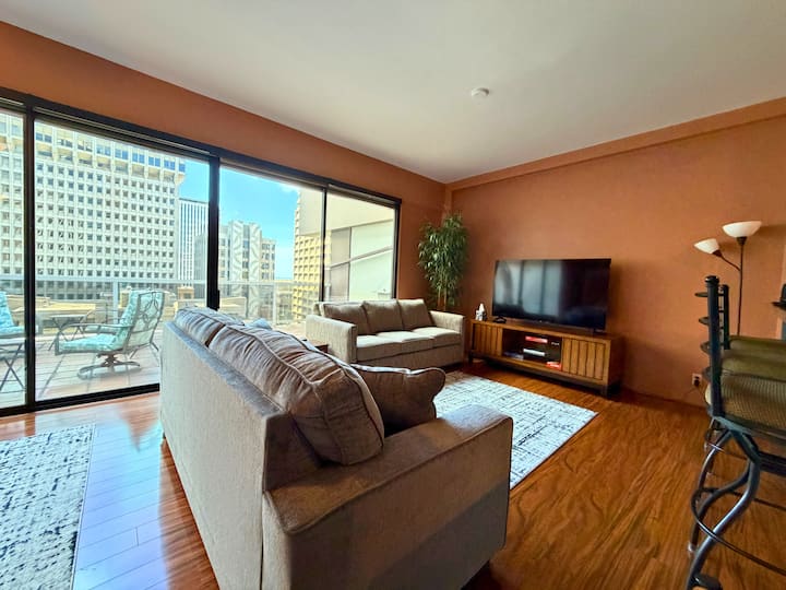 Condo In Heart Of Honolulu Perfect For Big Groups - Honolulu