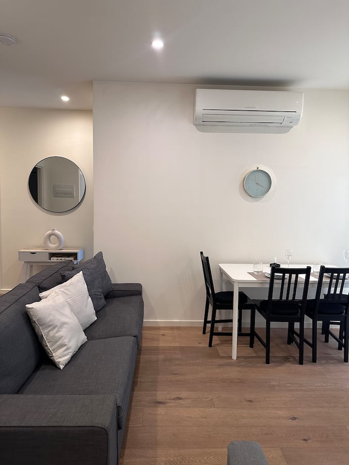 Convenient 2 Bedroom Apartment In North Richmond - Australia