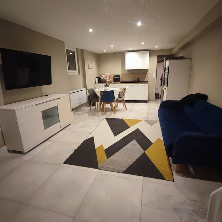 Logement Au Rez-de-chaussée D'une Maison - Tournon-sur-Rhône